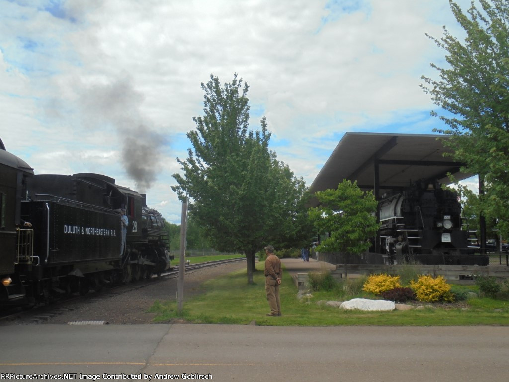 D&NE 28 Back & DM&IR 229 Front